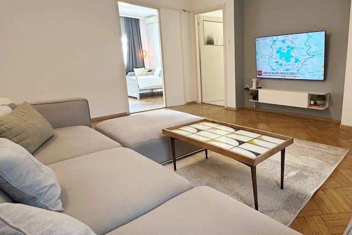 Spacious 3 Bed/bath Central Apt. - Bucarest