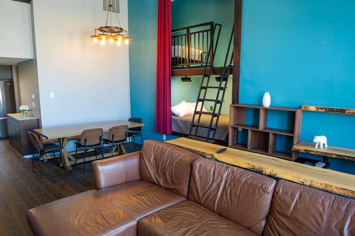 Downtown Bloom Loft Apartment - Bloomington, IN