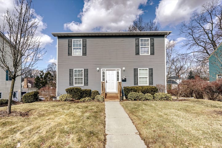 Charming Voyage: Ypsi & Annarbor - Ypsilanti, MI