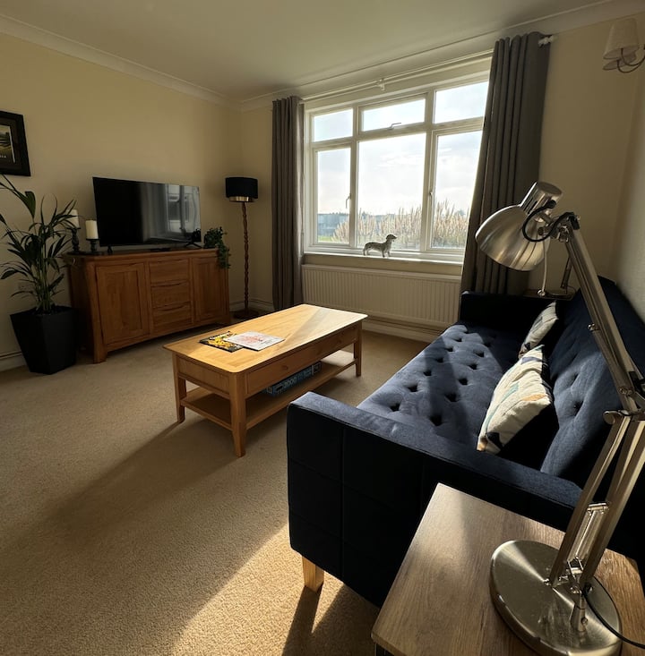 Charming 2 Bedroom Flat In Cooden Beach - De La Warr Pavilion