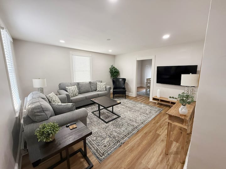 Charming Central Home-3bd/1bath - ダンビル, VA