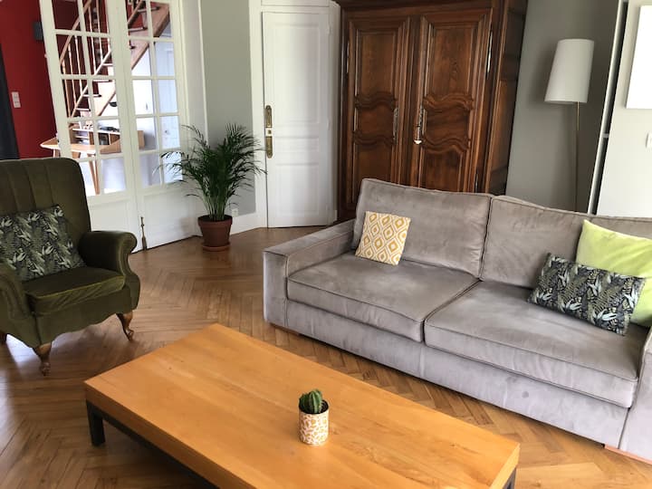 Belle Maison De Ville Avec Jardin, Quartier Calme - Lons-le-Saunier