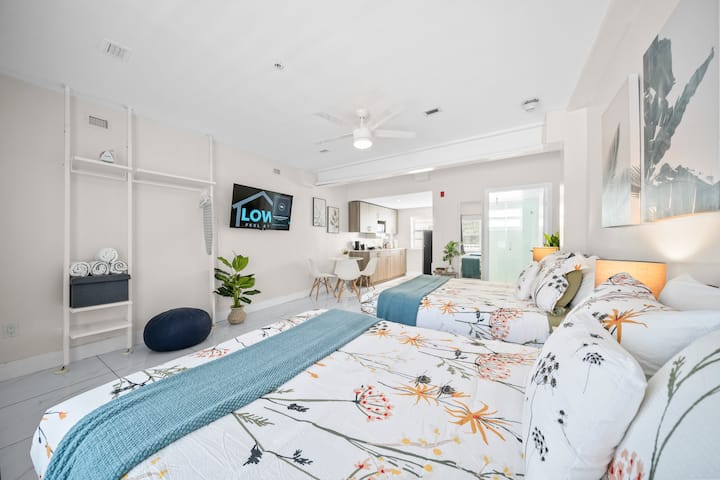 Cozy Studio | 2 Beds | Rooftop & Kitchen - South Beach, FL