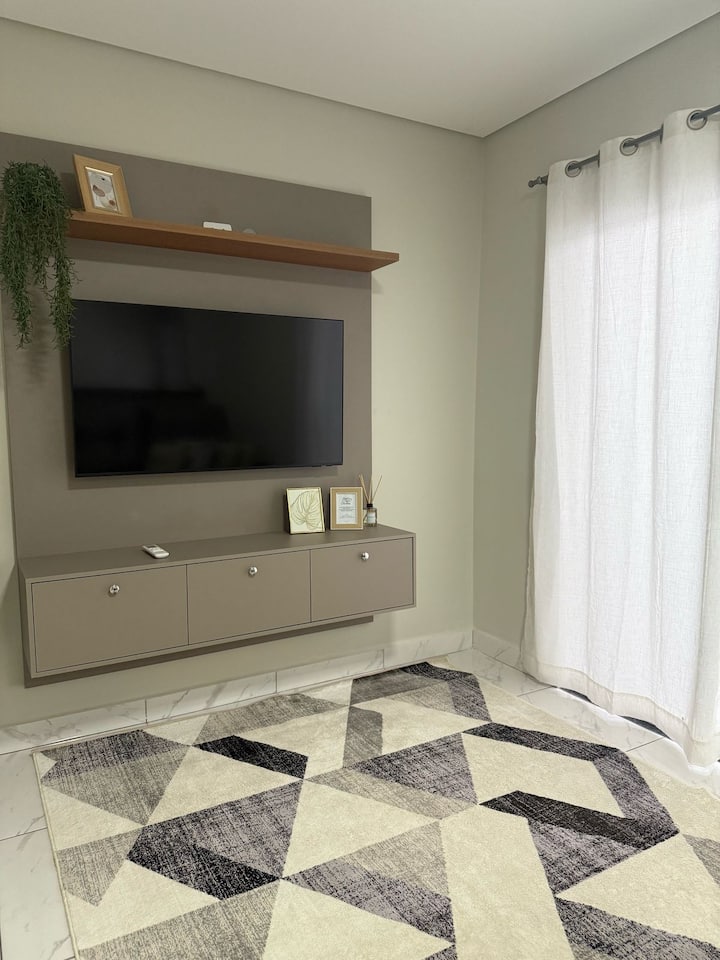 Casa Confortável Com Ar Na Sala - Cuiabá