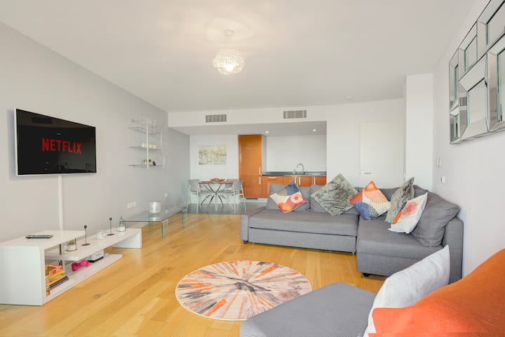 Stylish 1br Flat | Steps To River & Clapham Fun - London
