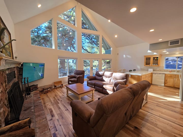 Snow Valley 10 Min! Easy Drive. Clean. 1900 Sq Ft! - Running Springs, CA