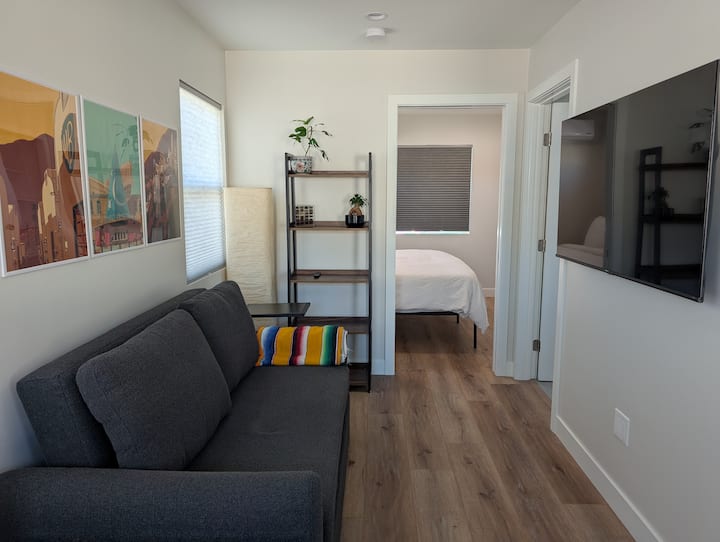 Apartment W/ Kitchen, Washer & Dryer, Dishwasher - Burbank, CA