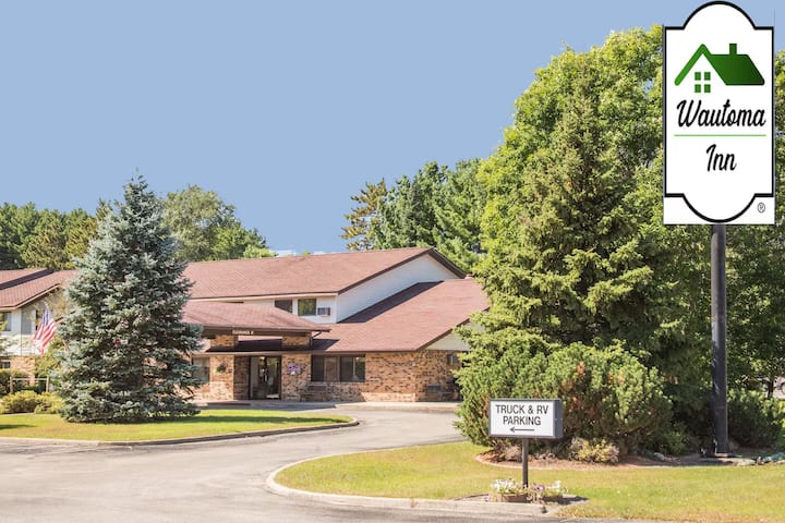 Queen Bed Accessible Non-smoking | Wautoma Inn - Spring Lake, WI