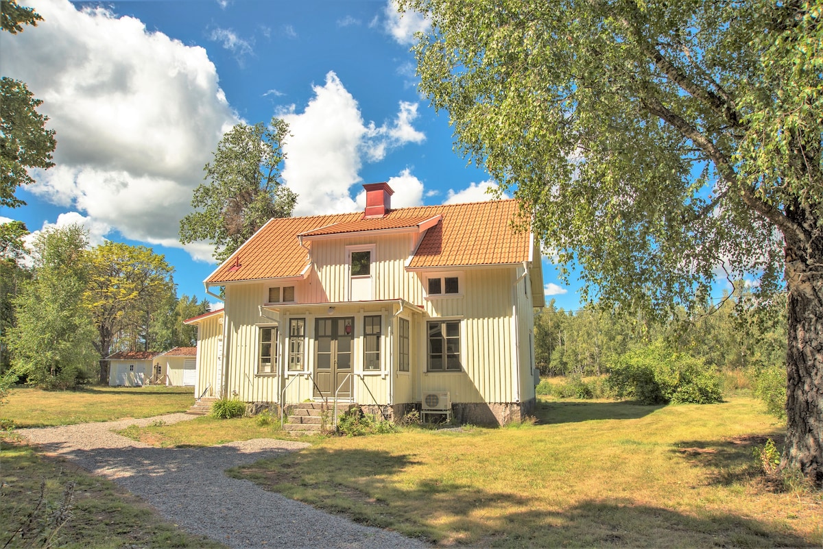 Spacious countryside home with garden & rowingboat - Houses for Rent in ...