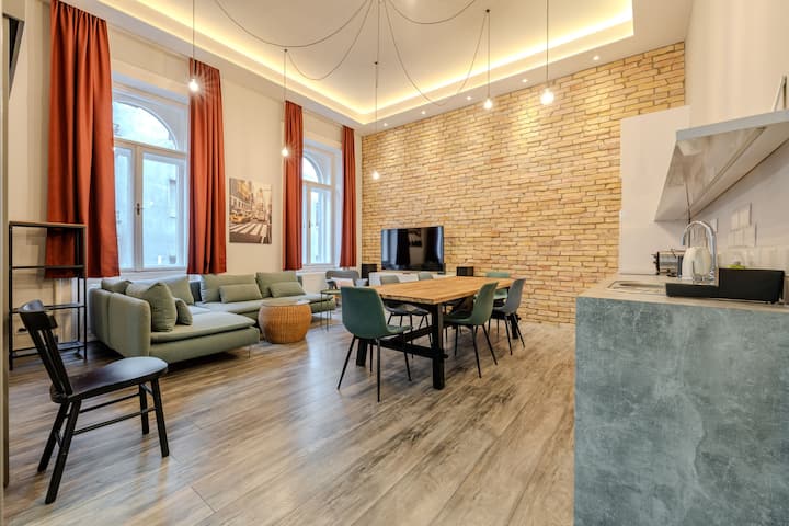 Anna's Ruin Corner - Budapest