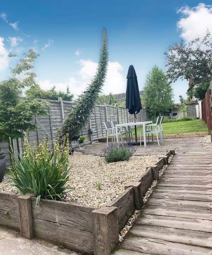 Central - Sunny Garden - Parking - Exeter