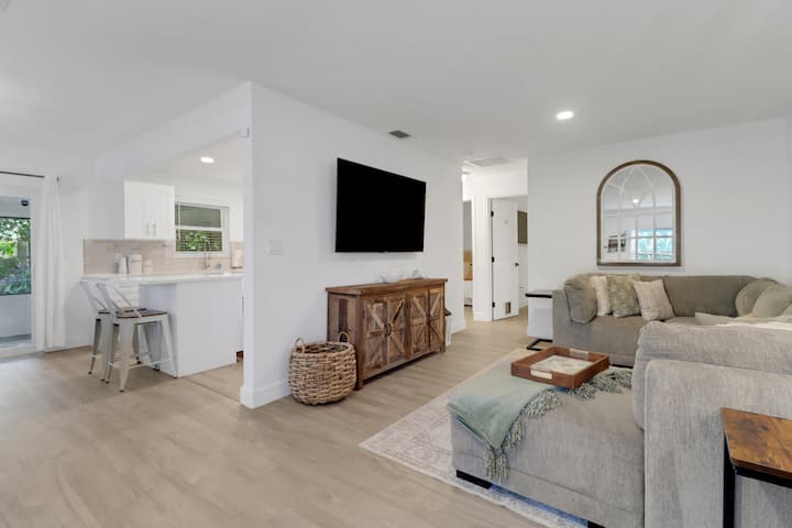 Naples Nest- Located Near Beaches And Downtown - Naples, FL