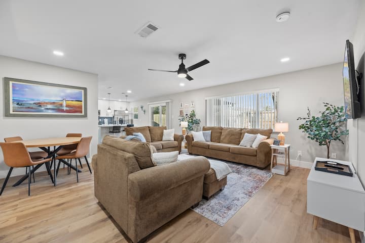 Comfy 4br/2ba Near Iah & Nrg, Full Kitchen & Patio - アメリカ ヒューストン