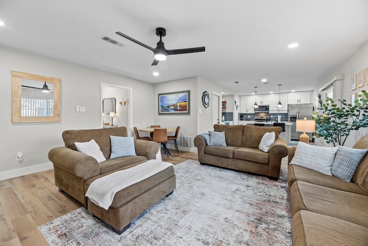 Cozy 4br/2ba, Near Iah & Nrg, Full Kitchen & Patio - Houston, TX