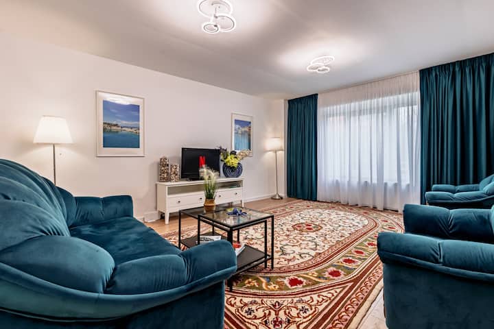 Luxury Beachfront Apartment - Costanza, Romania