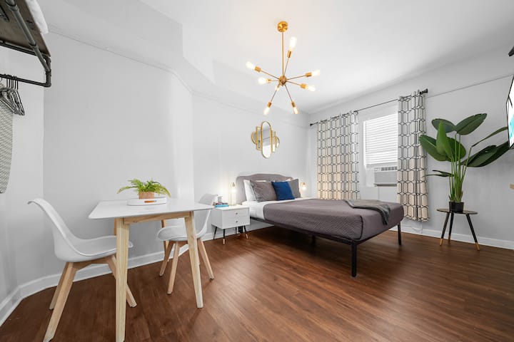 Cozy Studio Haven | Heart Of Vibrant South Beach - South Beach, FL