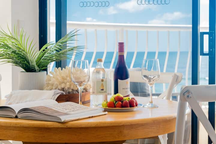 Beachfront Luxury “Athena” By The Sea - Surfers Paradise