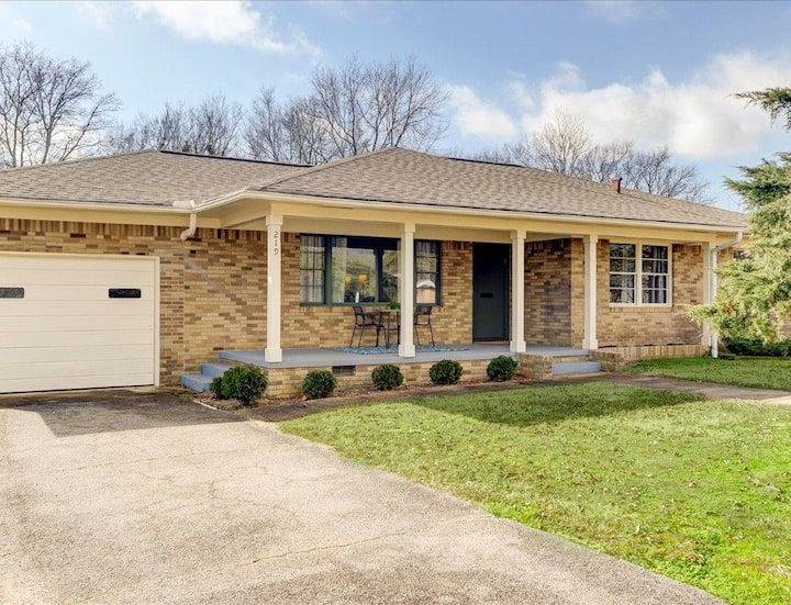 Hot Springs Retreat | Pet-friendly | Sleeps 7 - Hot Springs