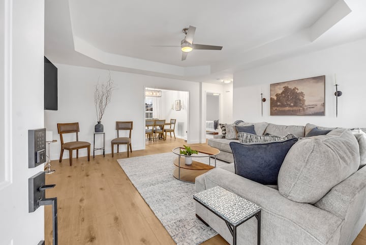 2 King Beds, Fire Pit, 72" Smart Tv, Charming - Murfreesboro, TN