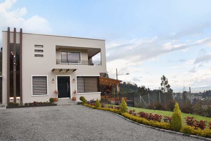 Villa Al Estilo Americano Con Jacuzzi Y Parrilla. - Ecuador