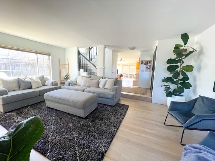 Coastal 4bd/2.5bth Beach House - Costa Mesa, CA