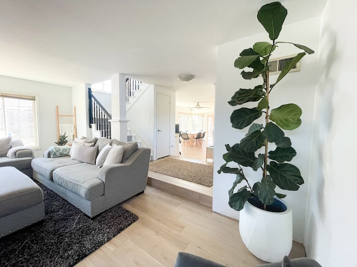 Coastal 4bd/2.5bth Beach House - Huntington Beach, CA