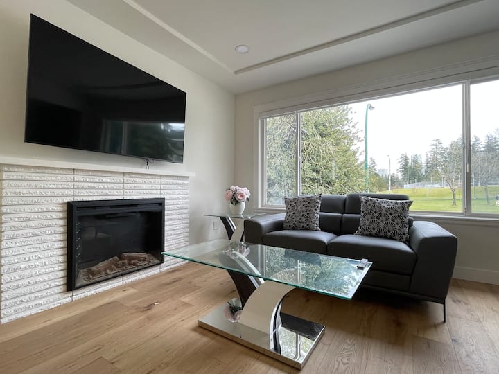 Modern 2-bedroom In Prime Location - Burnaby