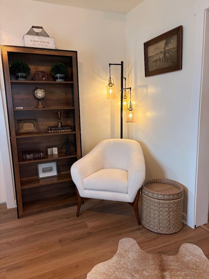 The Lyon's Den On Hagen Farm! - Snohomish, WA