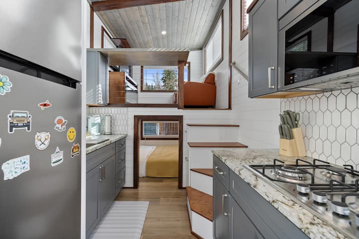 Luxury Tiny Home W/lake Access - Northwest Trek Wildlife Park