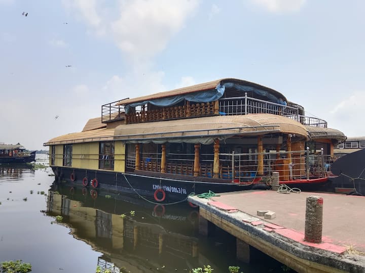 Serene 2bhk Houseboat Stay Alpy - Alappuzha