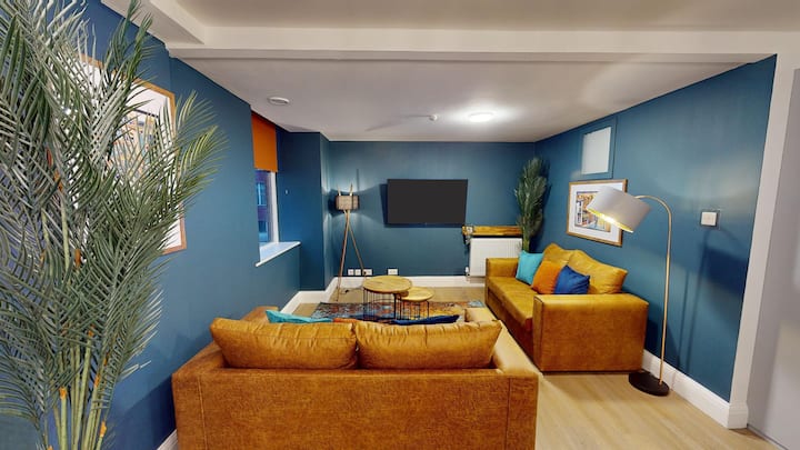 3br | Song Lyrics Theme | Self Check-in - Manchester