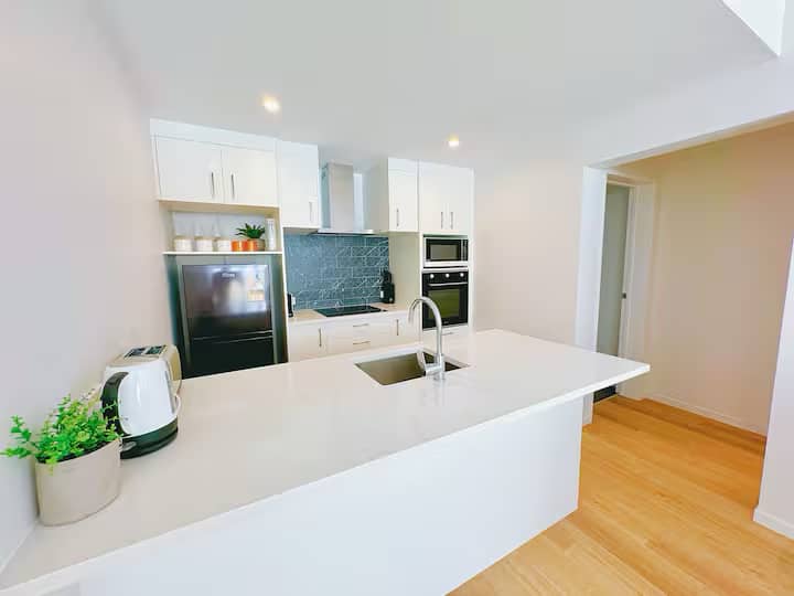 2 Br Petone Gem With Patio Charm - Wellington