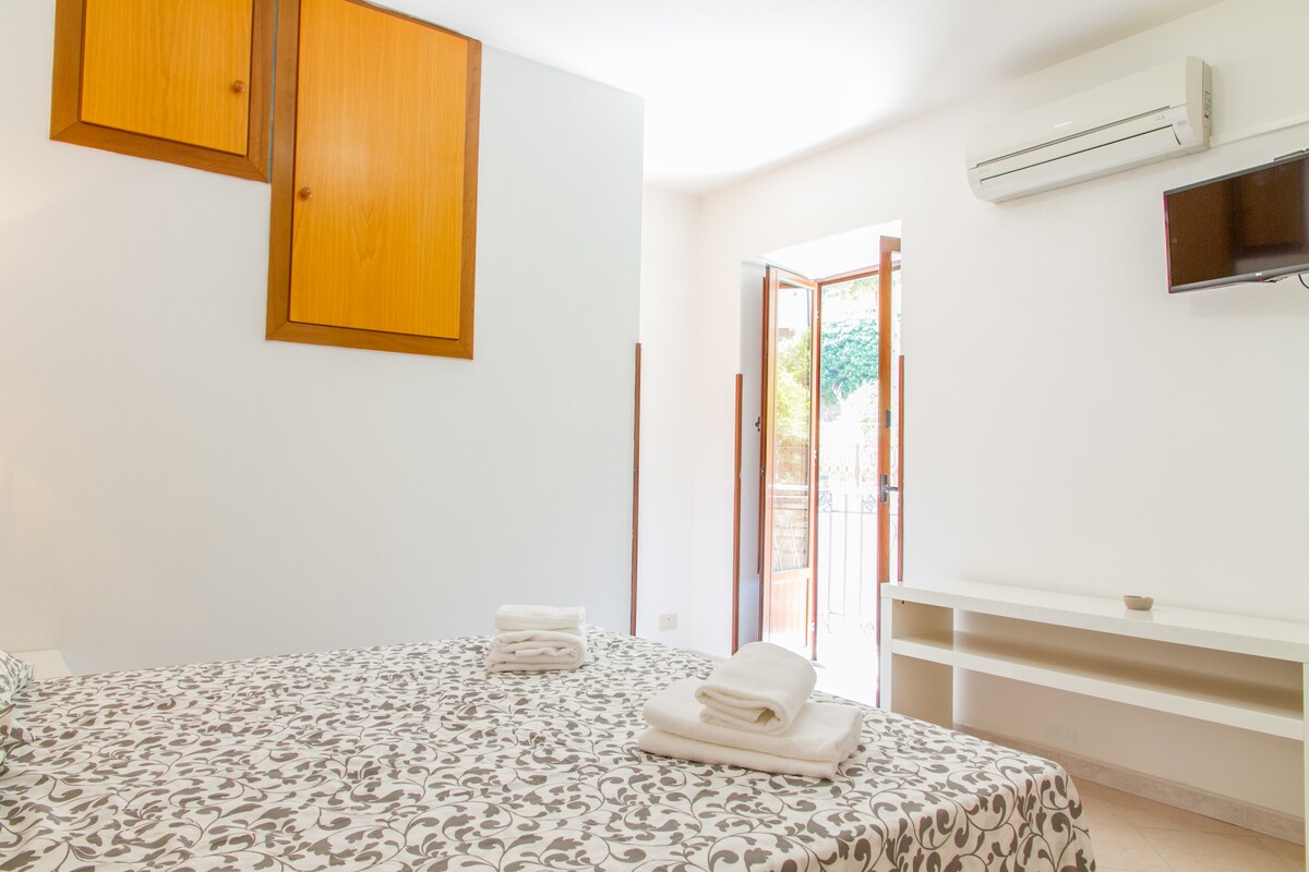 Octopus Room with balcony - Bed and breakfasts for Rent in Cefalù ...