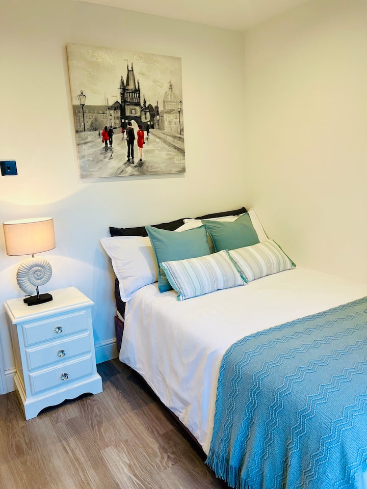 Cottage In Great Bookham - Dorking