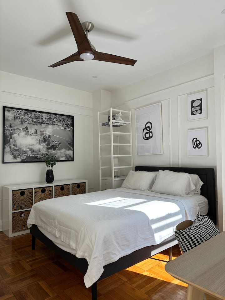 Big Room ~ Close To Subway - New York