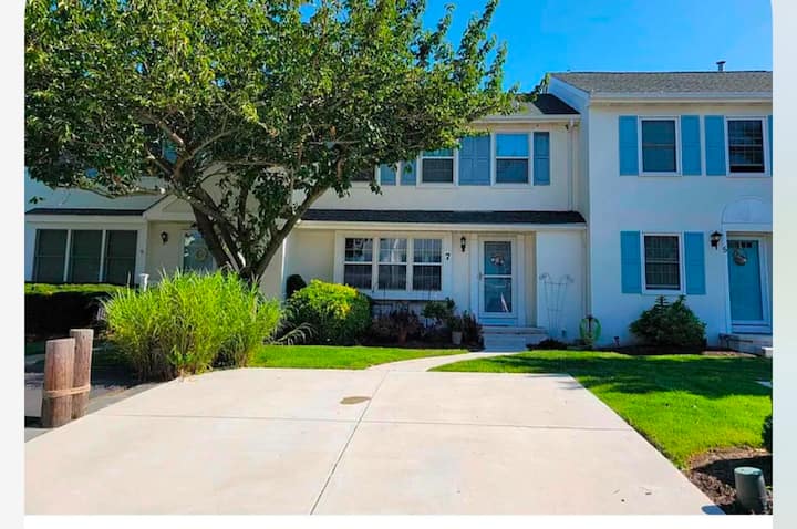 Brigantine 3 Bedroom, 2 1/2 Bath With 2 Balcony’s - Brigantine, NJ