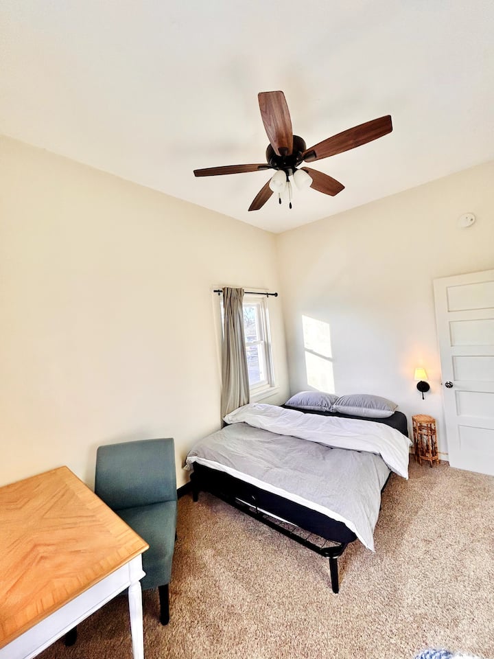 Cozy Bedroom #2 By Lake Dwtn Wbl - White Bear Lake, MN