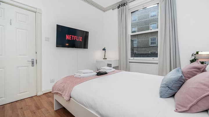 Central Room Near St. Pancras St - Bloomsbury