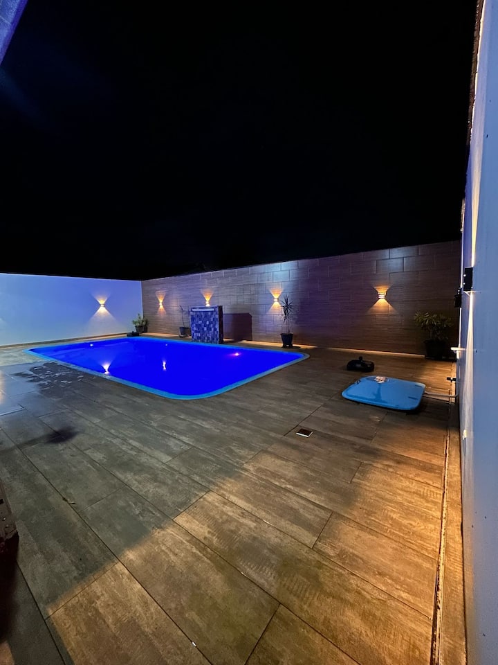 Casa Em Itapoa, Com Piscina. - Itapoá