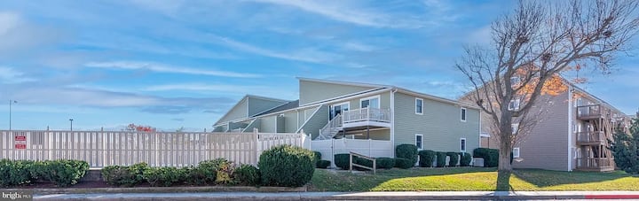 2br/2ba Quiet North Ocmd Condo+hottub+beach+pool - Maryland Beach, MD