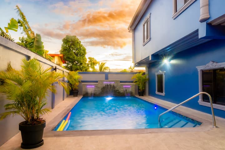 The Blue Mirage - San Juan, Trinidad & Tobago - Trinidad und Tobago