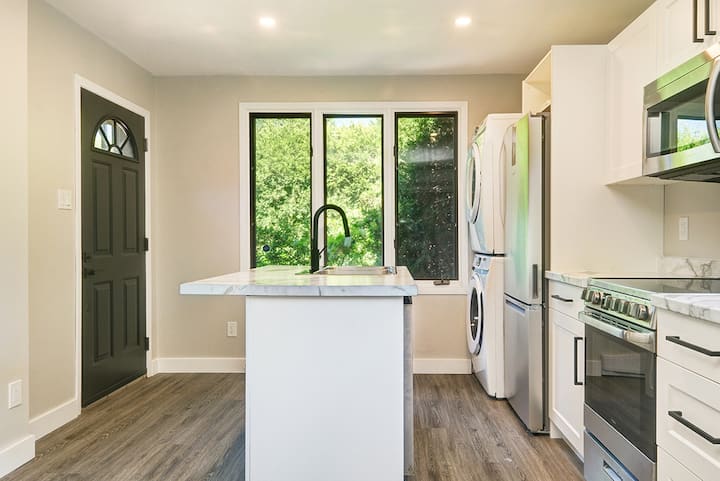 Bright Cozy Furnished Studio - Ottawa