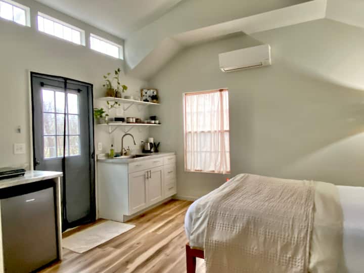 Moonshadow Cottage ° Tiny Home ° - Austin