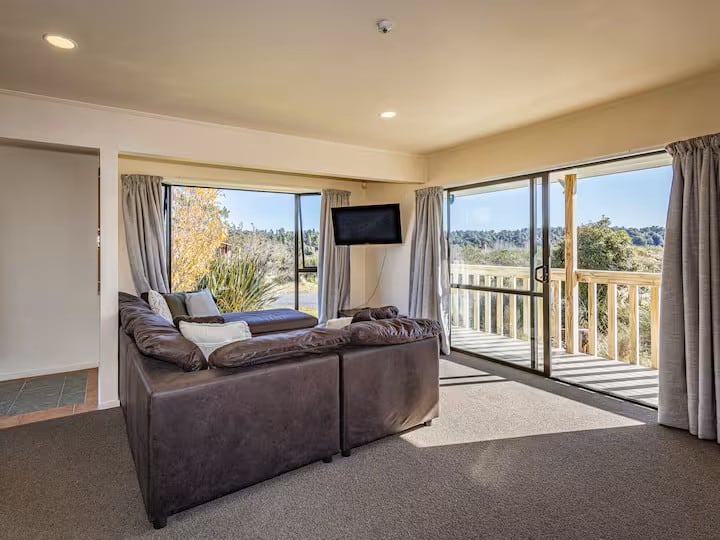 Sunny Views Apartment - National Park - New Zealand