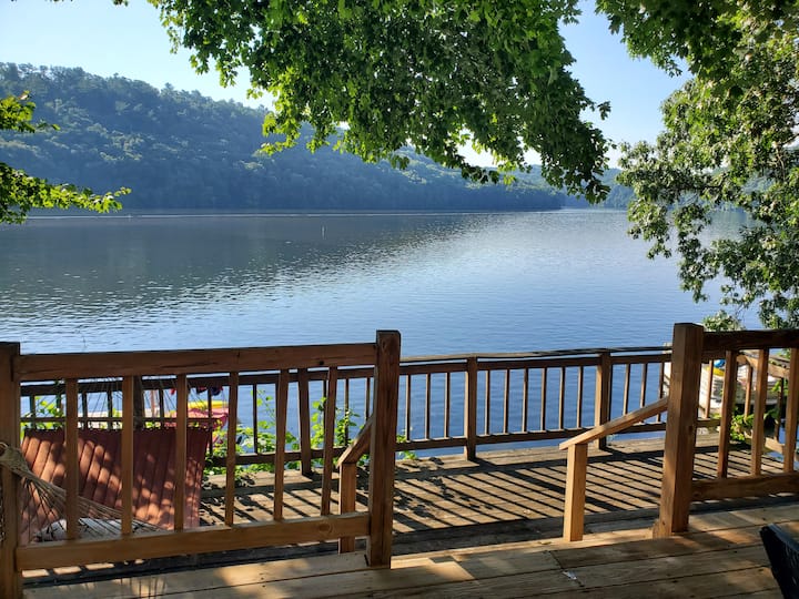 Waterfront Lake House-lake Zoar - Newtown, CT