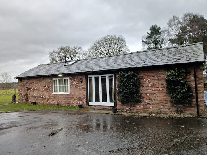 Spacious Cottage  On One Level - Knutsford