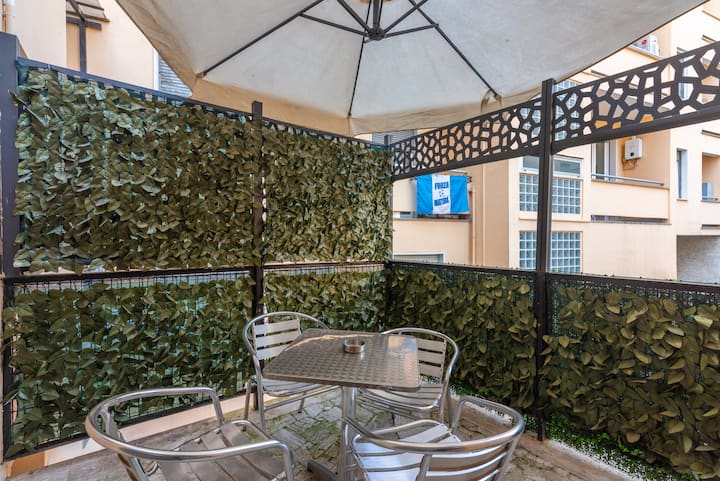 8-bed Home Near Duomo For Groups Terrace Parking - Milão