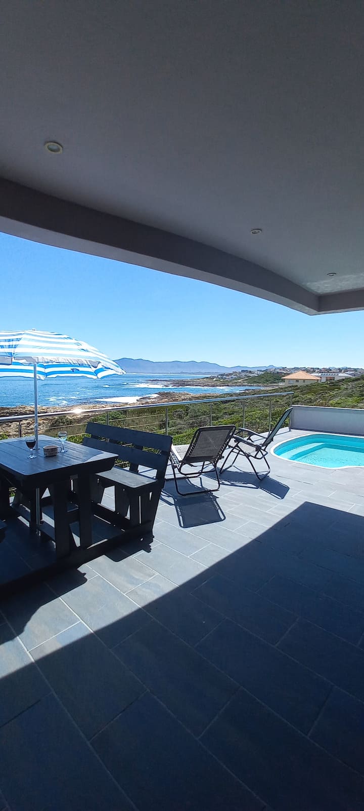 Royal Albatros Ground Floor Apartment - De Kelders
