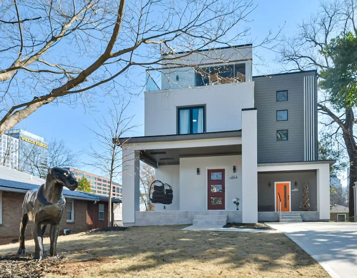 Veranda With Skyline Views - Atlanta, GA