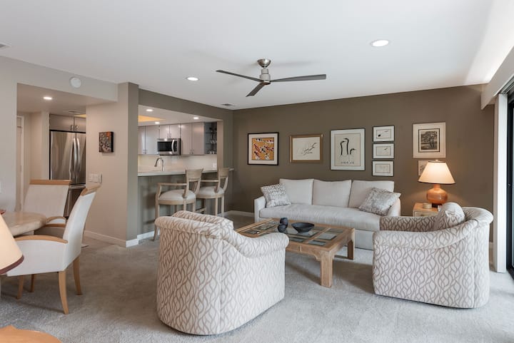 Modern Palm Springs Condo Getaway - California